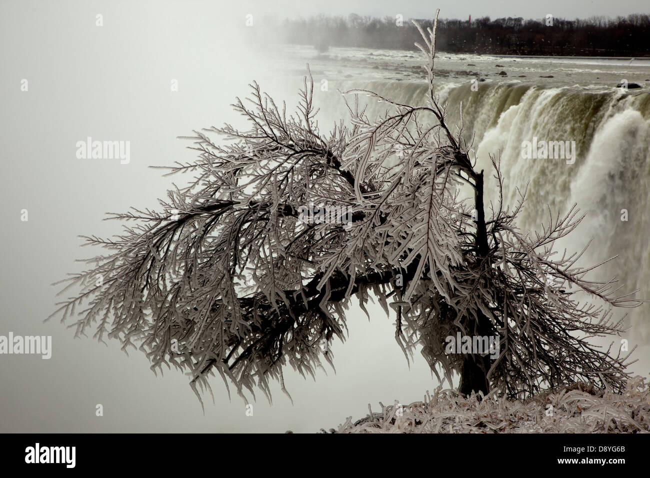 Niagara falls winter freezing mist hi-res stock photography and images ...