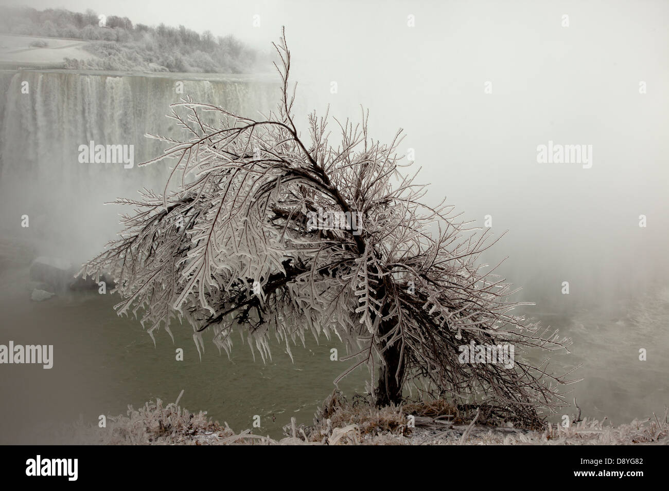 Niagara falls winter freezing mist hi-res stock photography and images ...