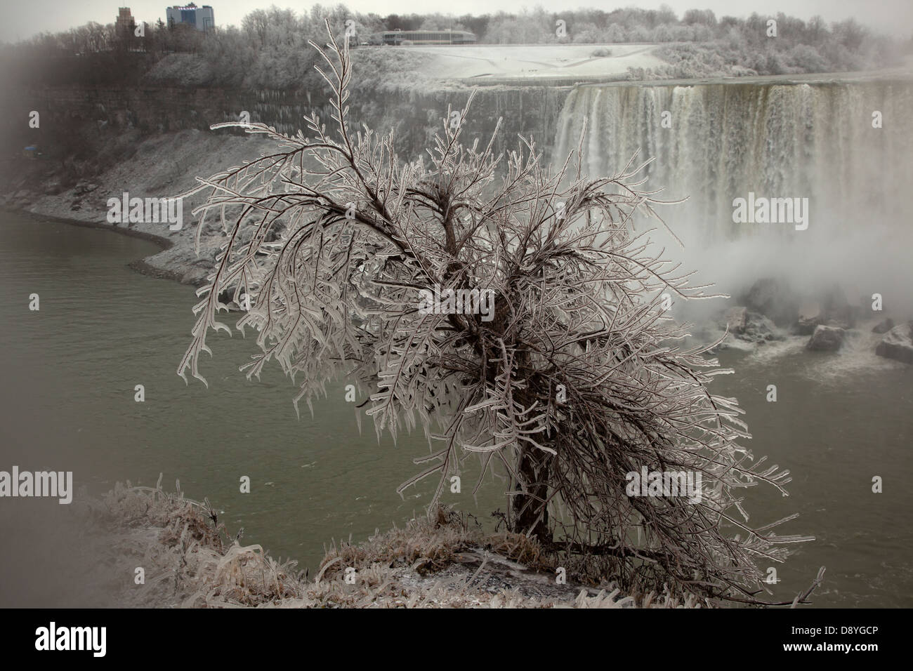 Niagara falls winter freezing mist hi-res stock photography and images ...