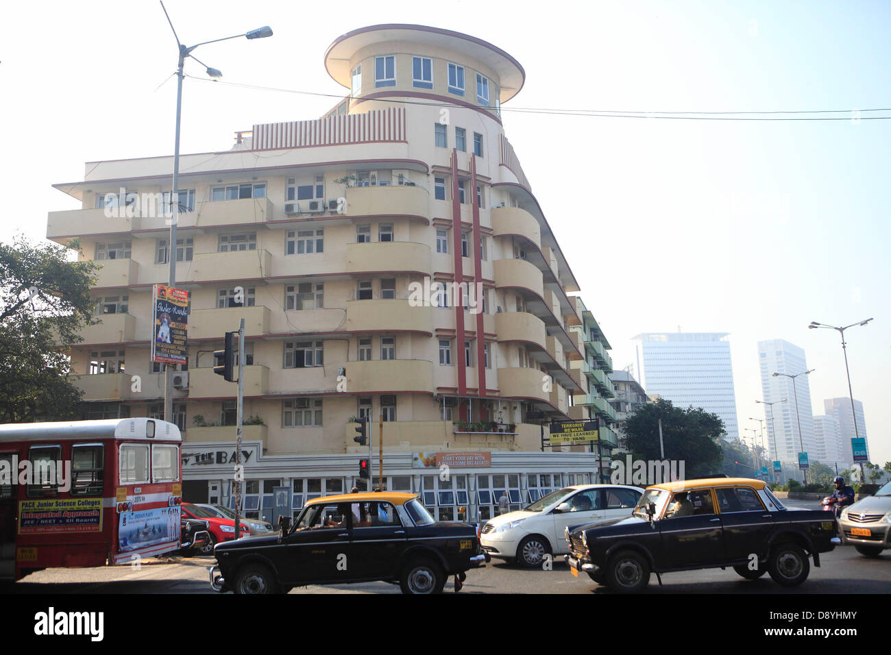 Marine drive mumbai art deco hi-res stock photography and images - Alamy