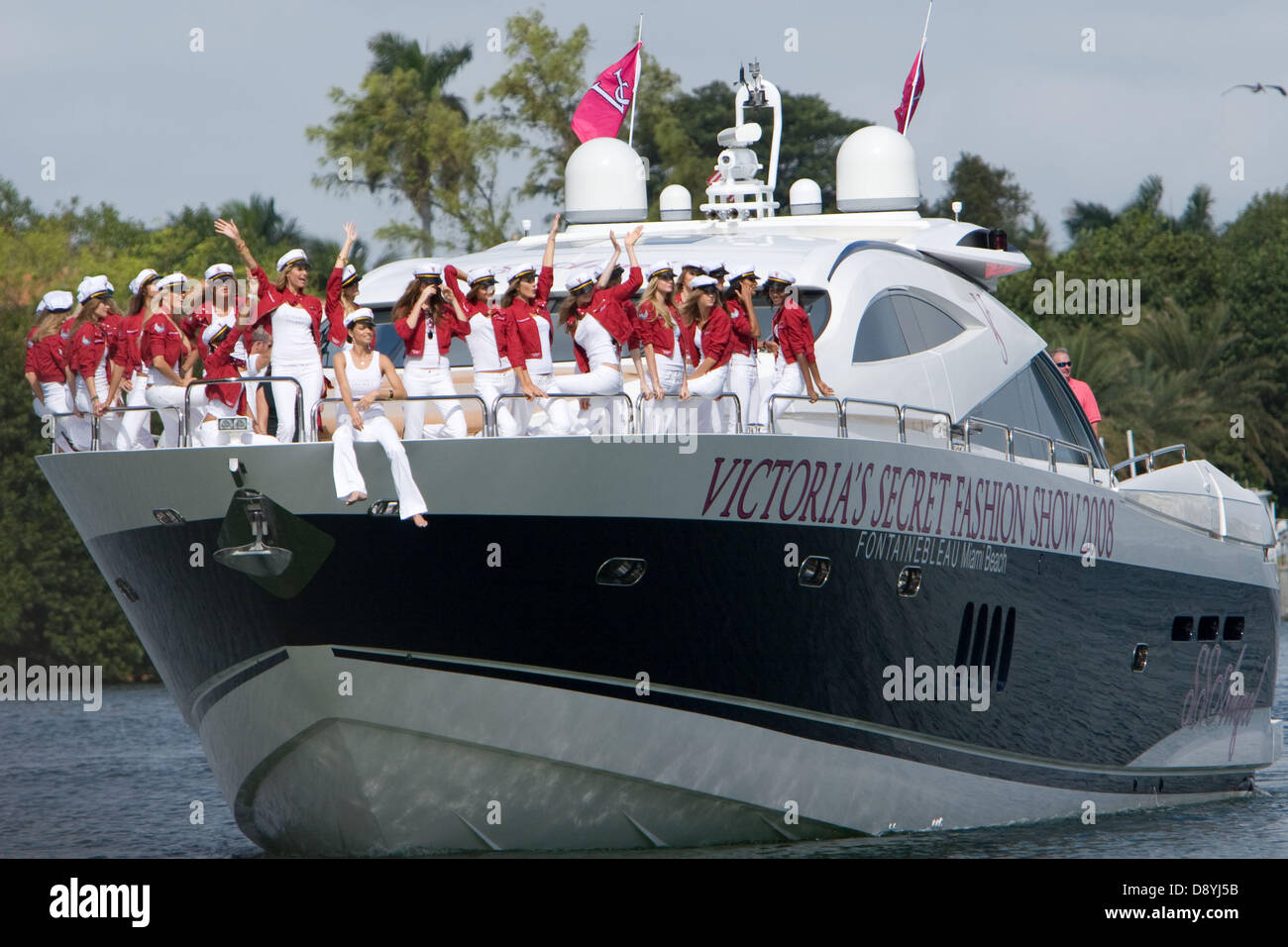 Nov 14, 2008 - Miami Beach, Florida, U.S. - Victoria's Secret Angels ...