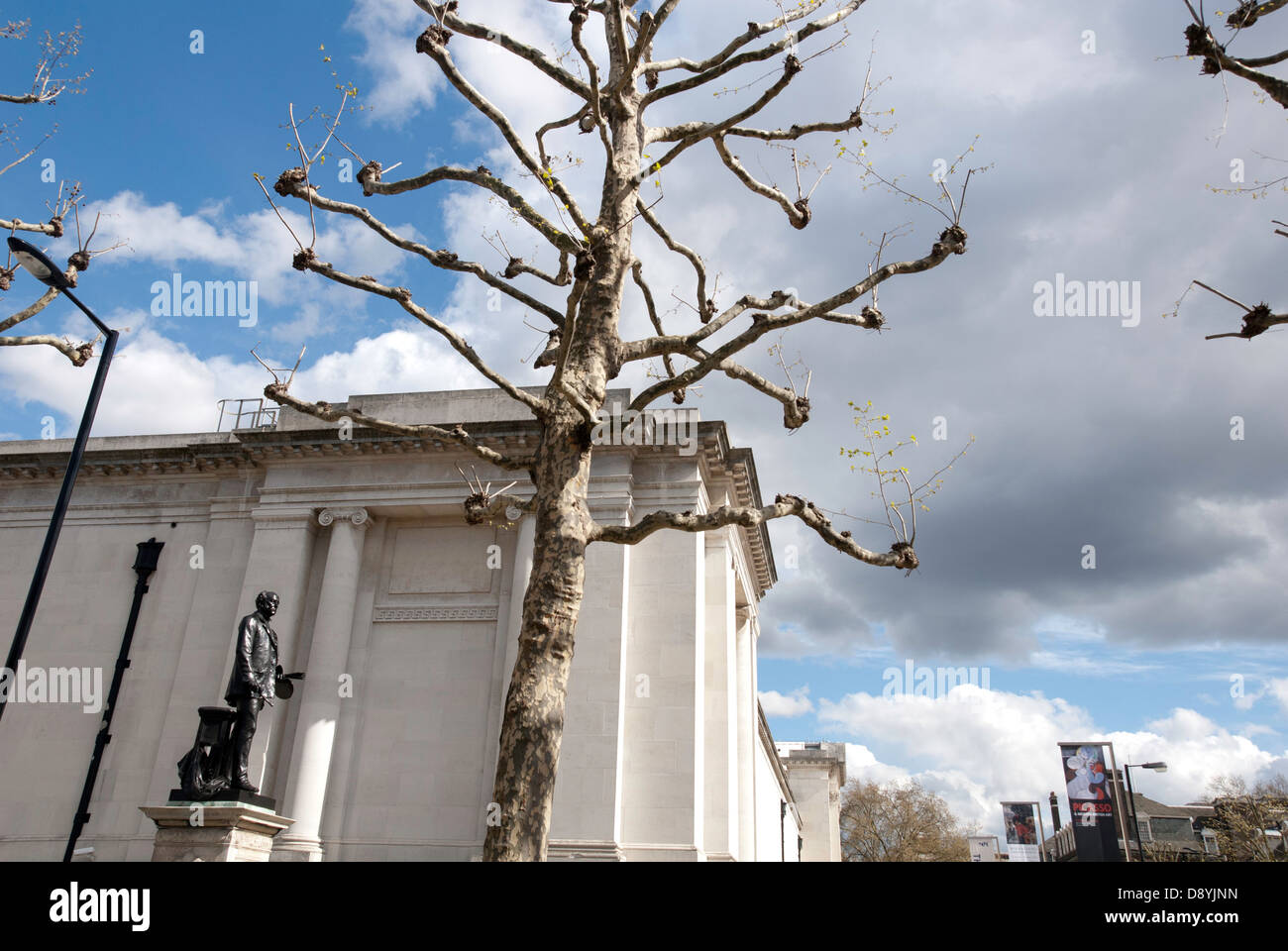 Thomas brock statue hi-res stock photography and images - Alamy