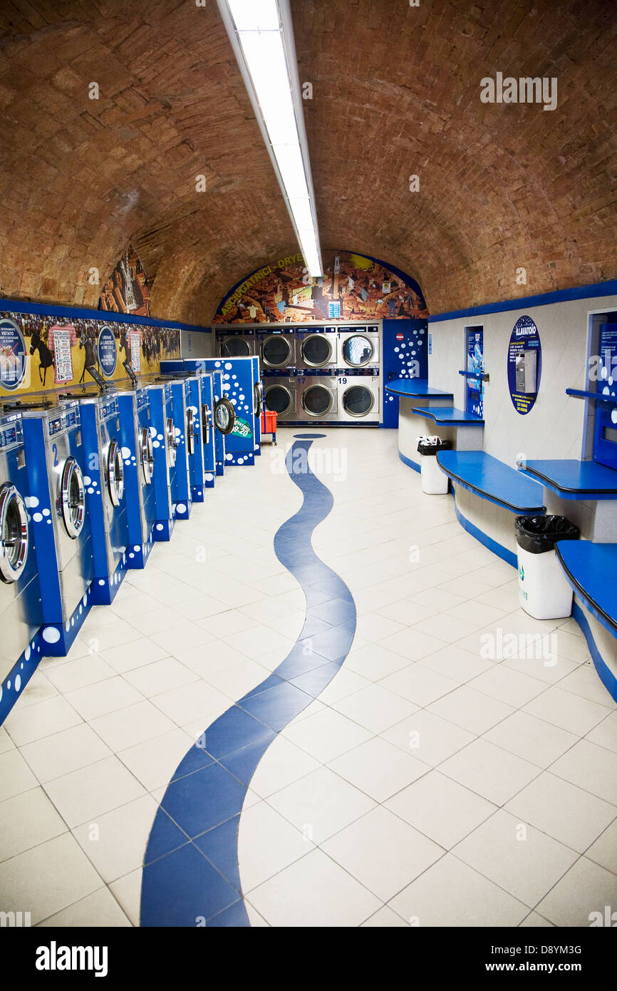 Launderette scene hi-res stock photography and images - Alamy