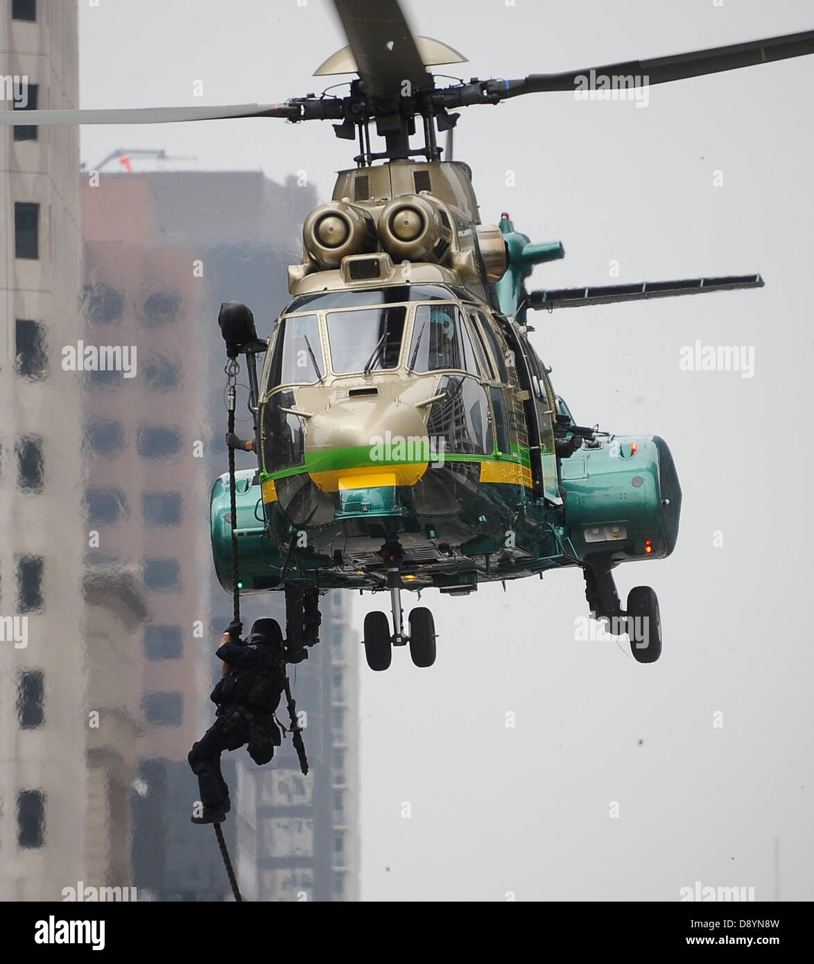 Lapd helicopter hi-res stock photography and images - Alamy