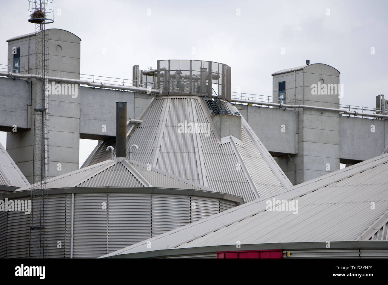 Industry silo exterior hi-res stock photography and images - Alamy