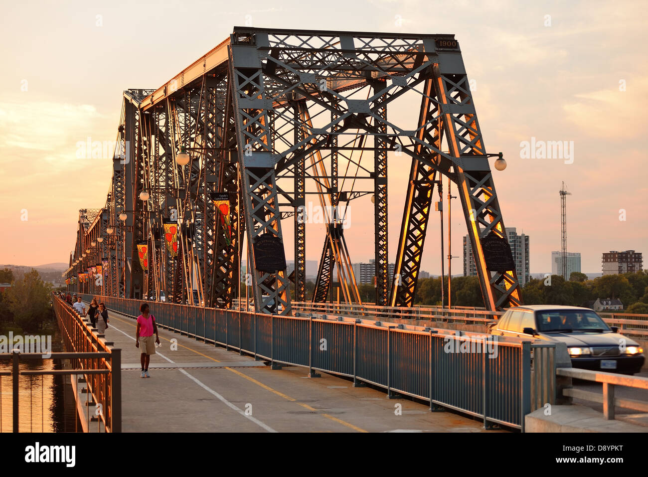Alexandra Bridge over river Stock Photo - Alamy