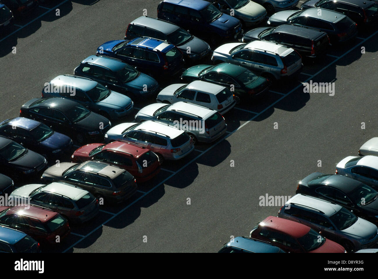 Row of cars in parking lot Stock Photo - Alamy