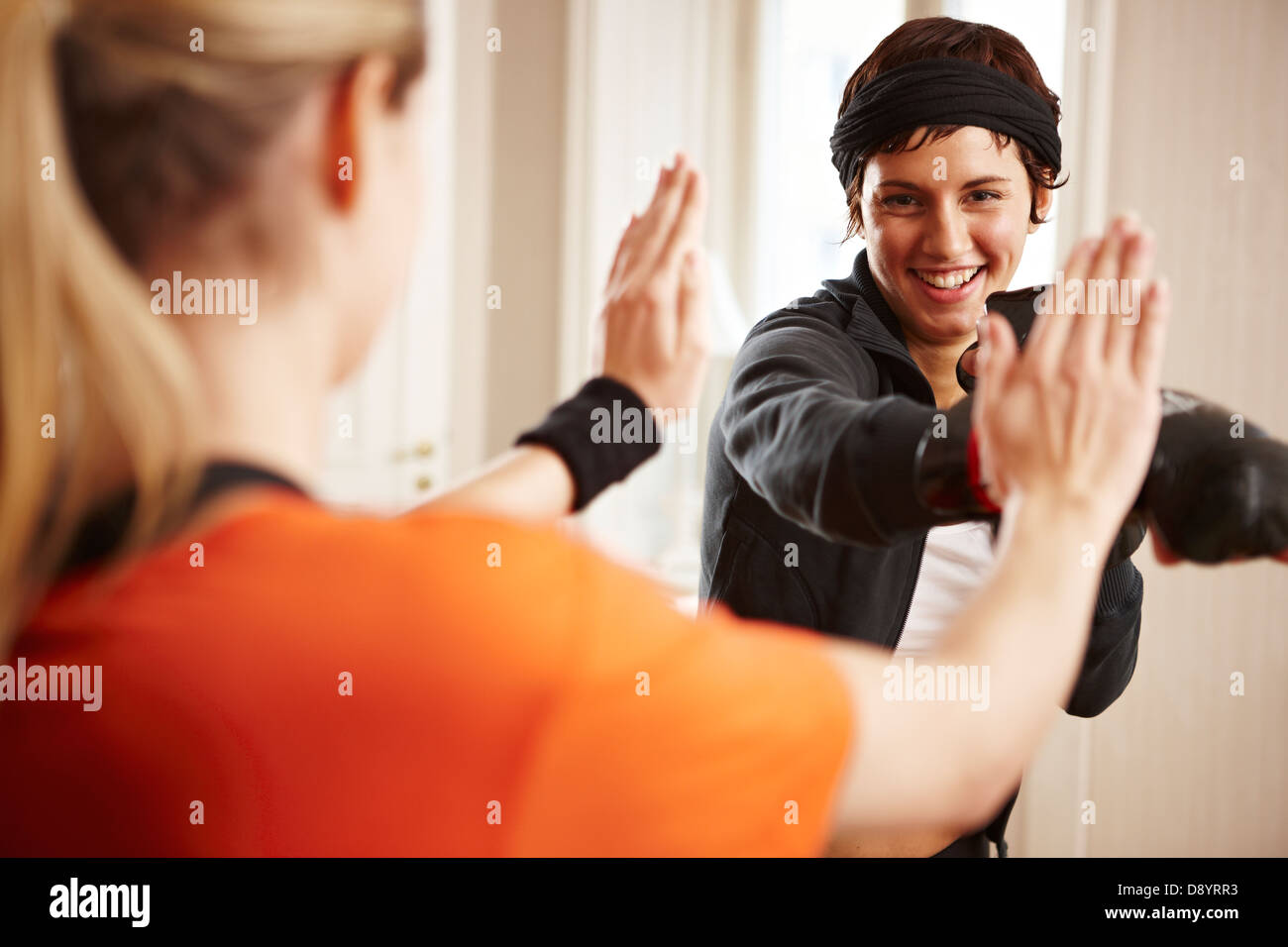 Two women boxing hi-res stock photography and images - Alamy
