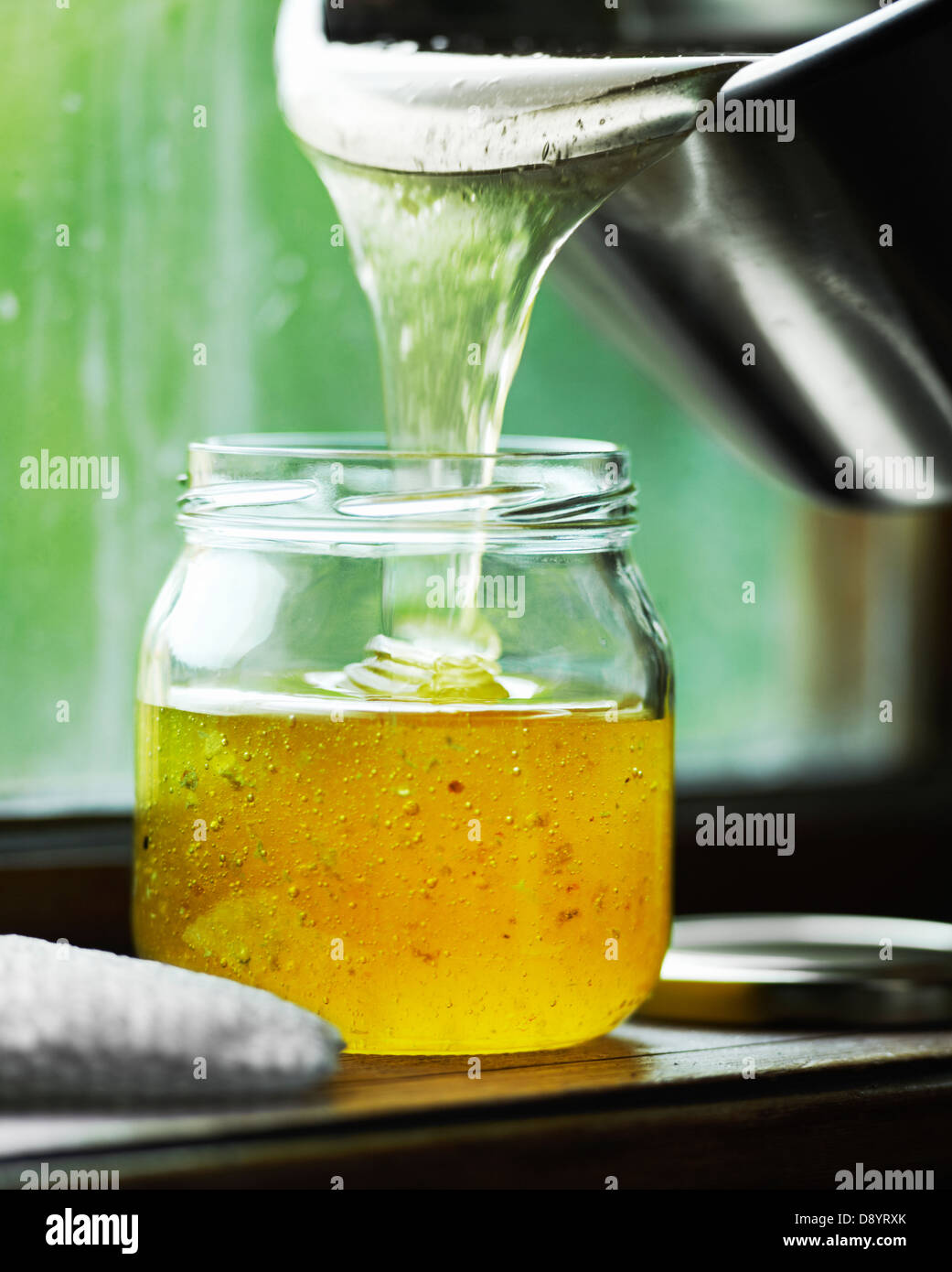 Liquid honey hi-res stock photography and images - Alamy