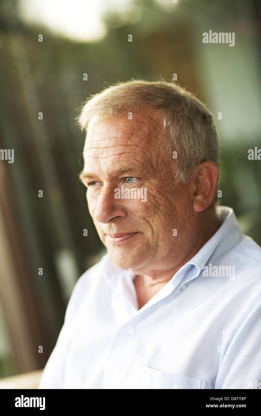 Portrait of a smiling man Stock Photo - Alamy