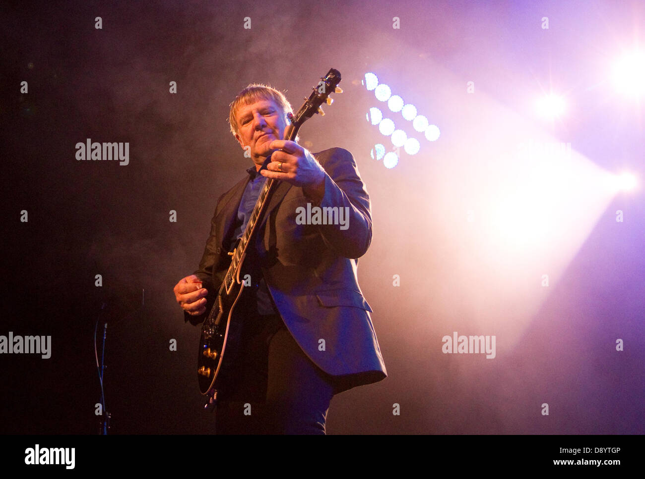 Guitarist Alex Lifeson of the Canadian band Rush performs at the 02 ...