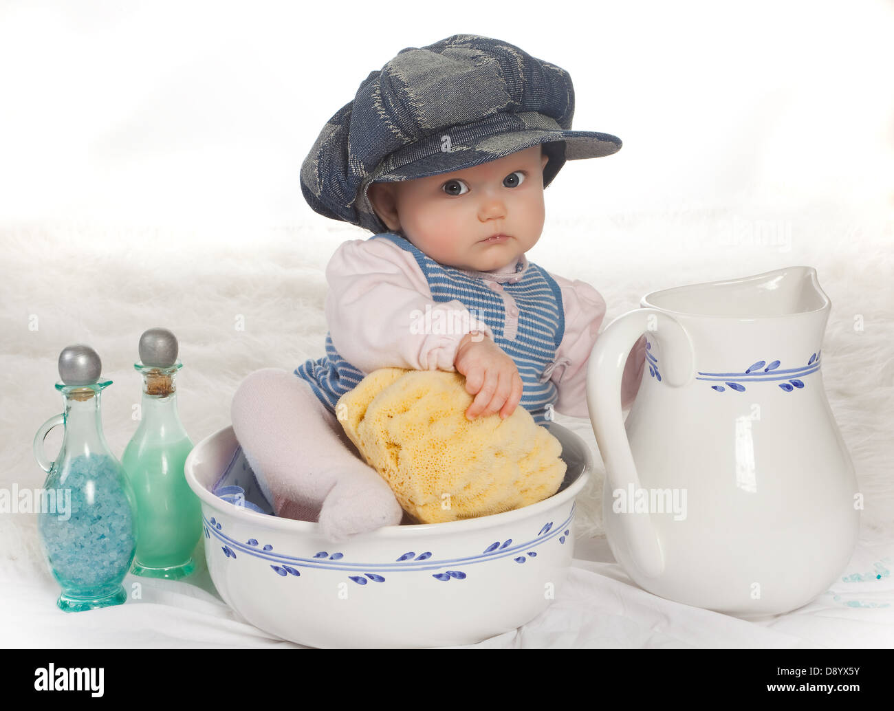 Baby in a basin hi-res stock photography and images - Alamy