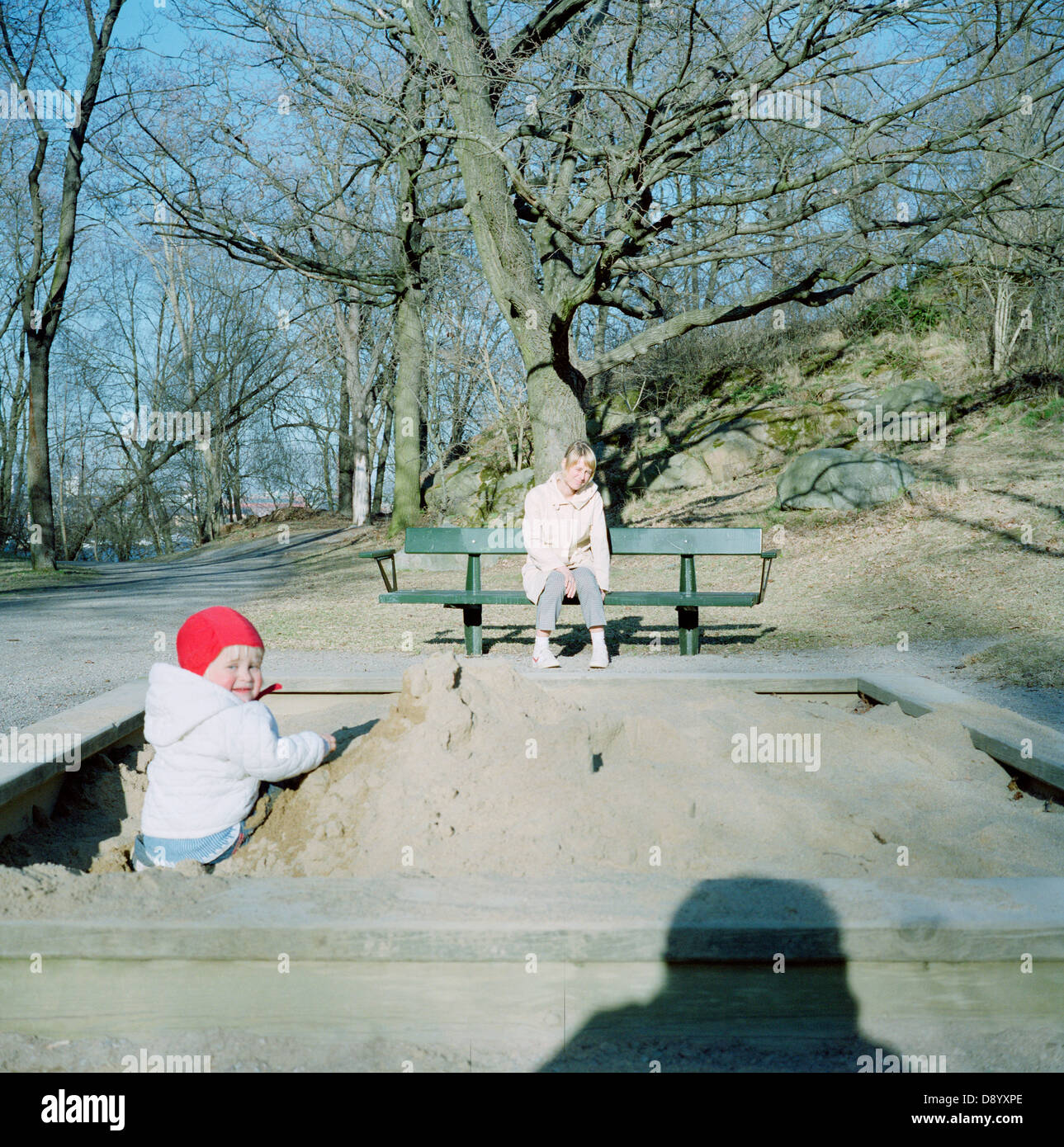 Child sandpit parent hi-res stock photography and images - Alamy