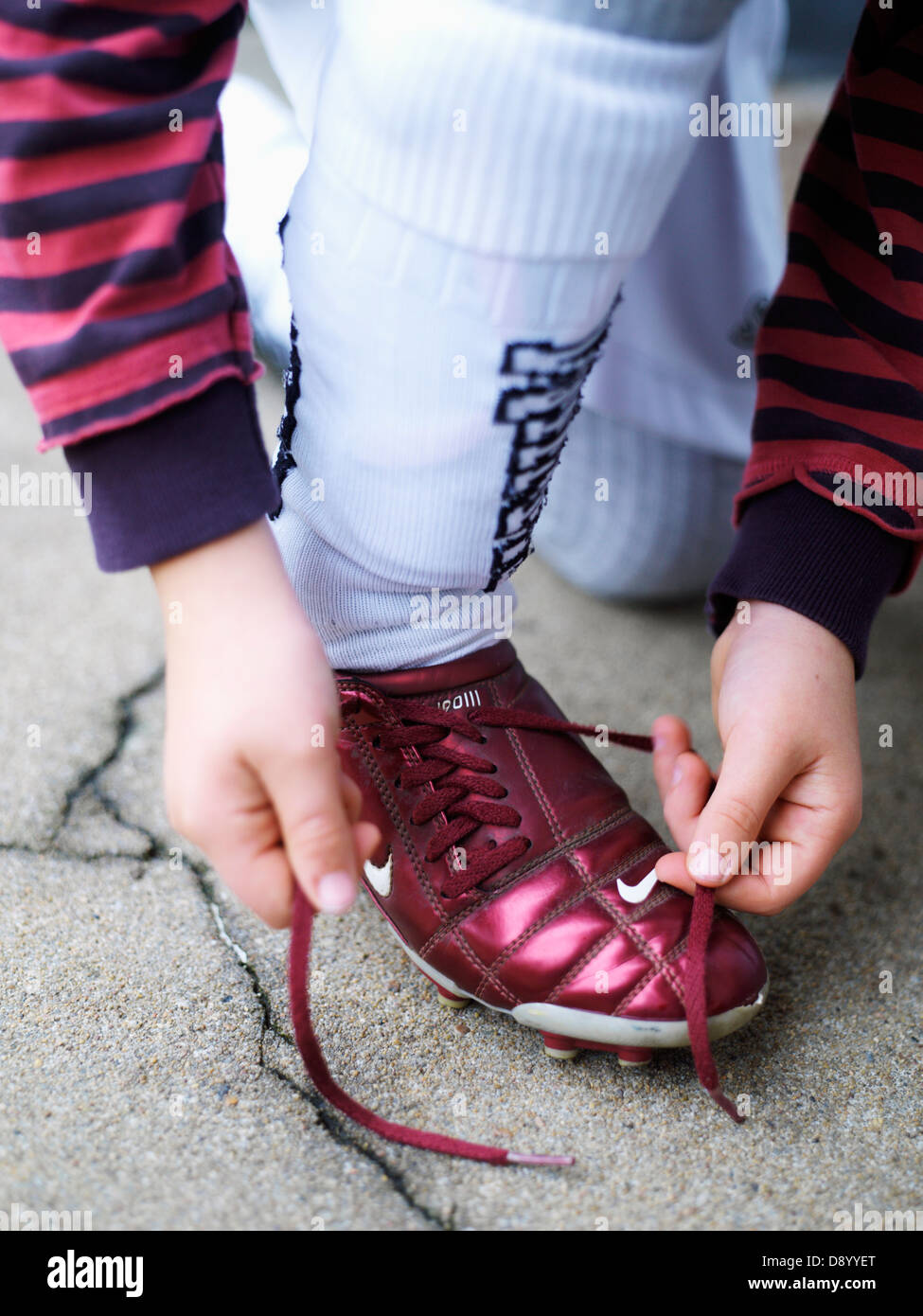 Soccer player tying shoe hi-res stock photography and images - Alamy
