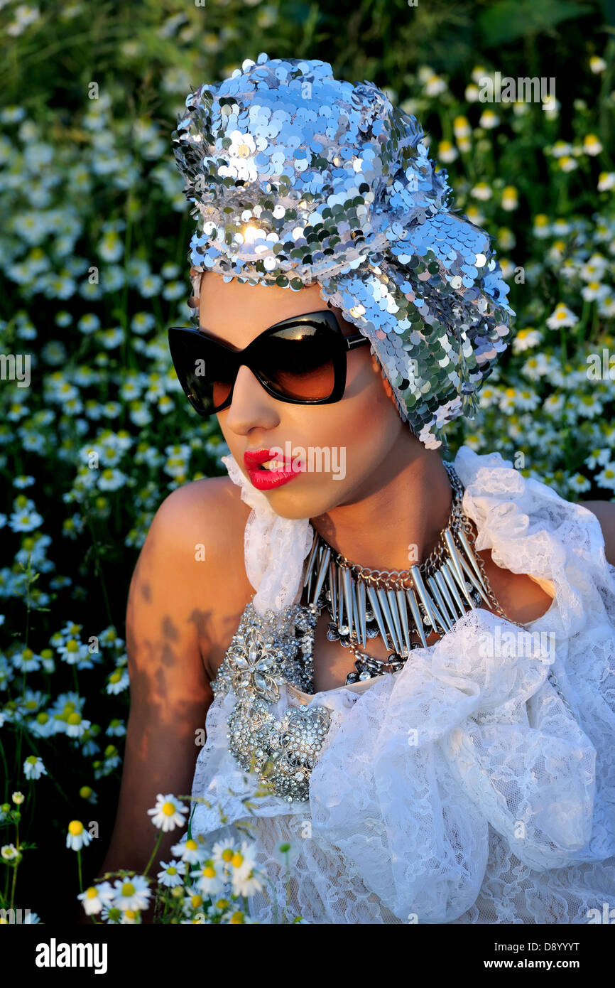 Lifestyle luxury women hi-res stock photography and images - Alamy