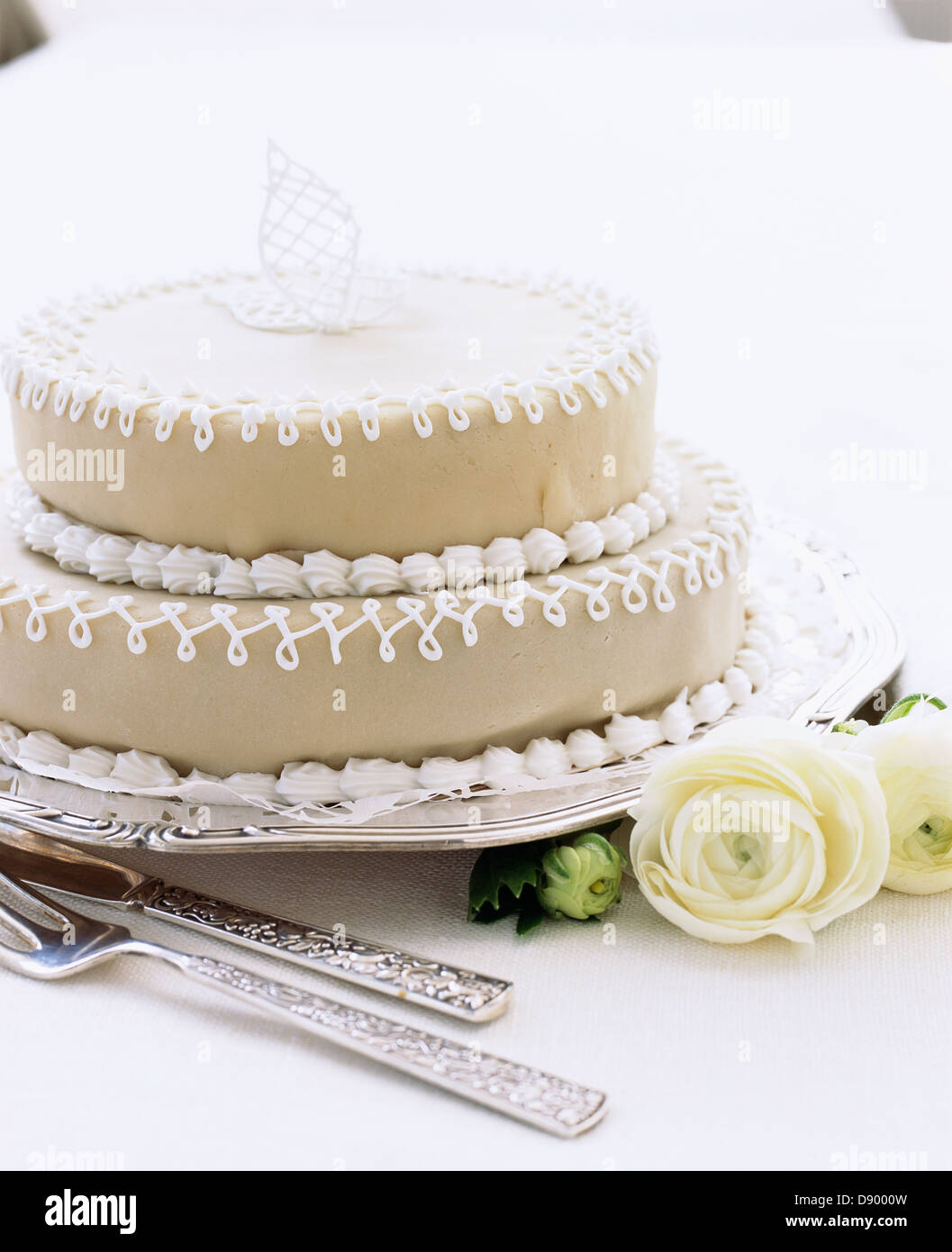 A white cake Stock Photo - Alamy