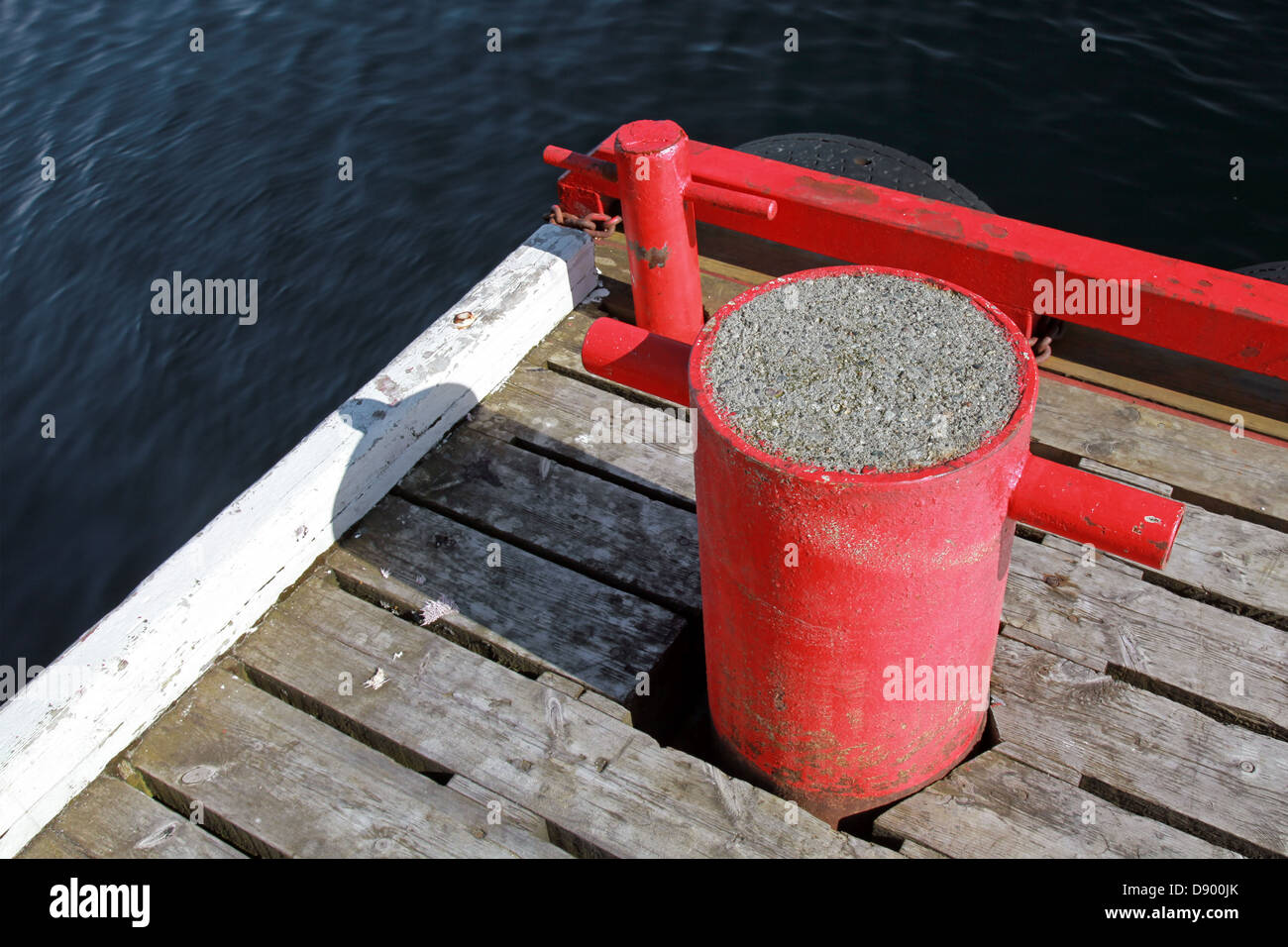 Mooring bollards hi-res stock photography and images - Alamy