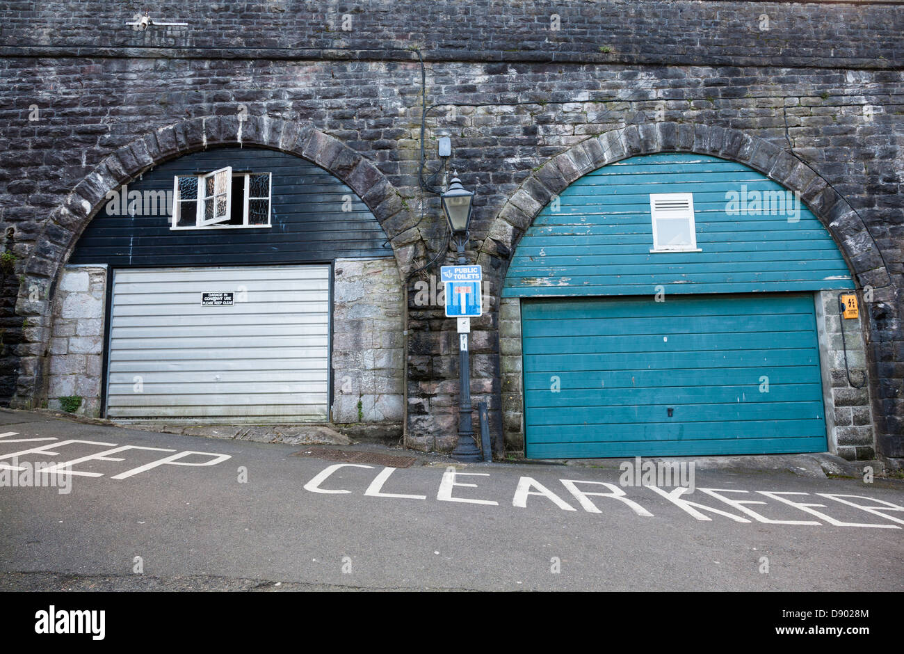 Garages under arches hi-res stock photography and images - Alamy
