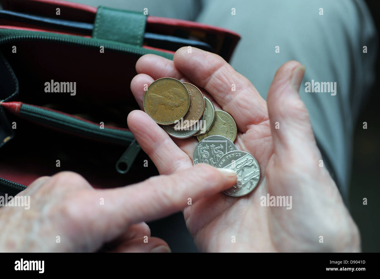 Hand sorting coins hi-res stock photography and images - Alamy