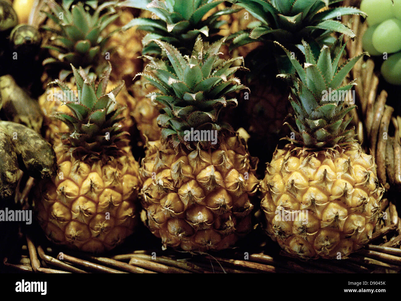 Pineapple horizontal hi-res stock photography and images - Alamy