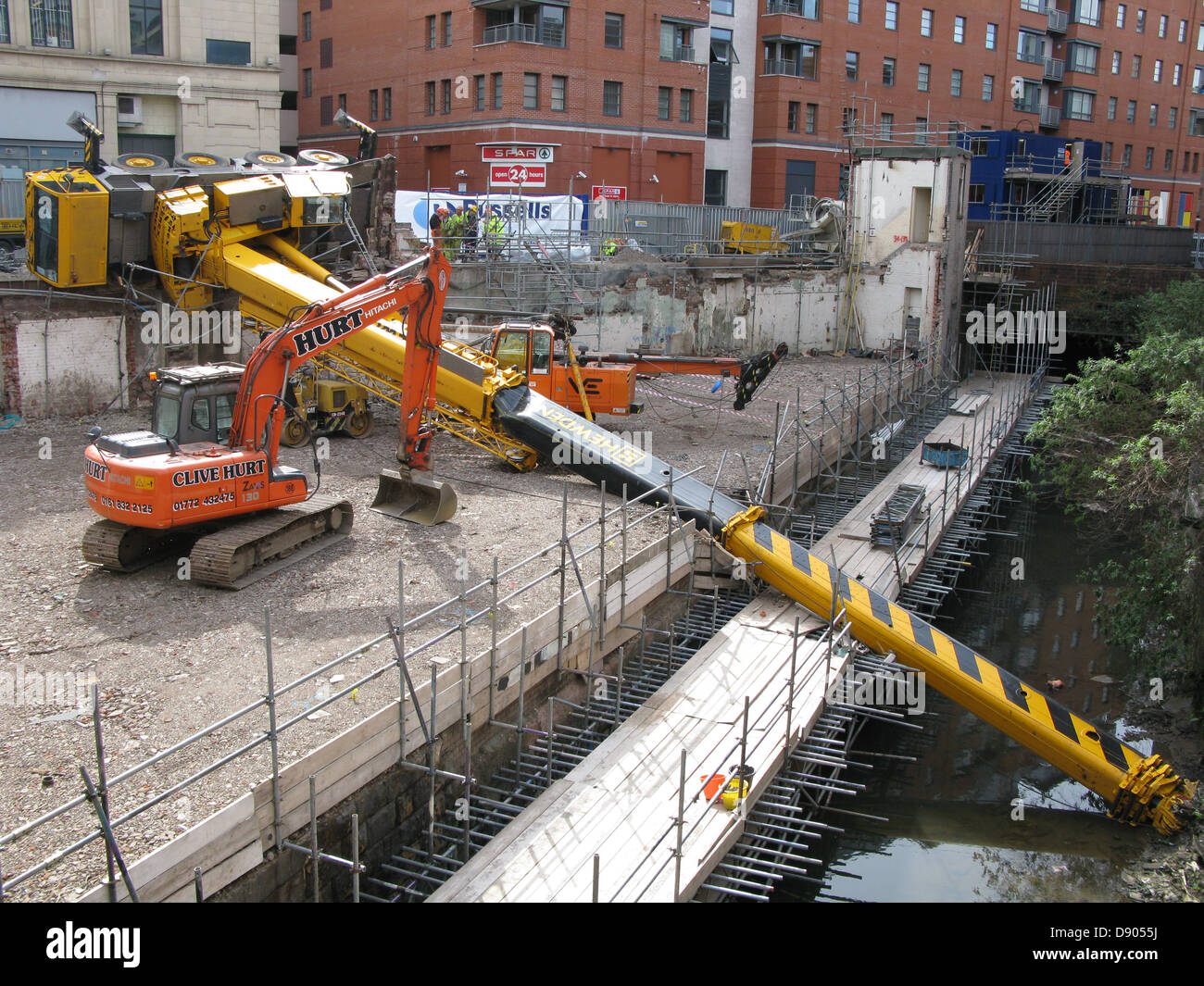 Crane accitent hi-res stock photography and images - Alamy