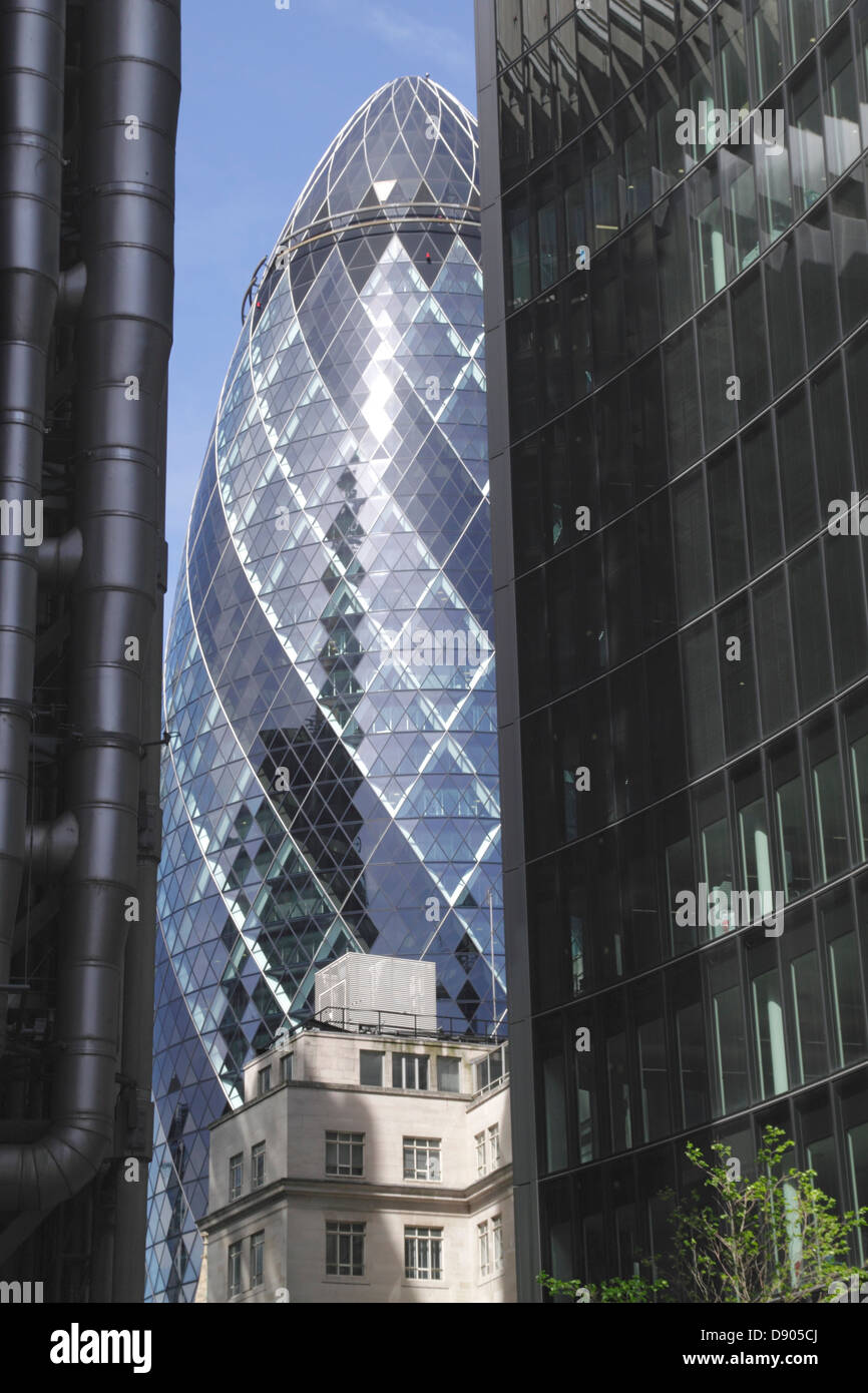 Swiss Re Tower viewed between Lloyds Building and Willis Building ...