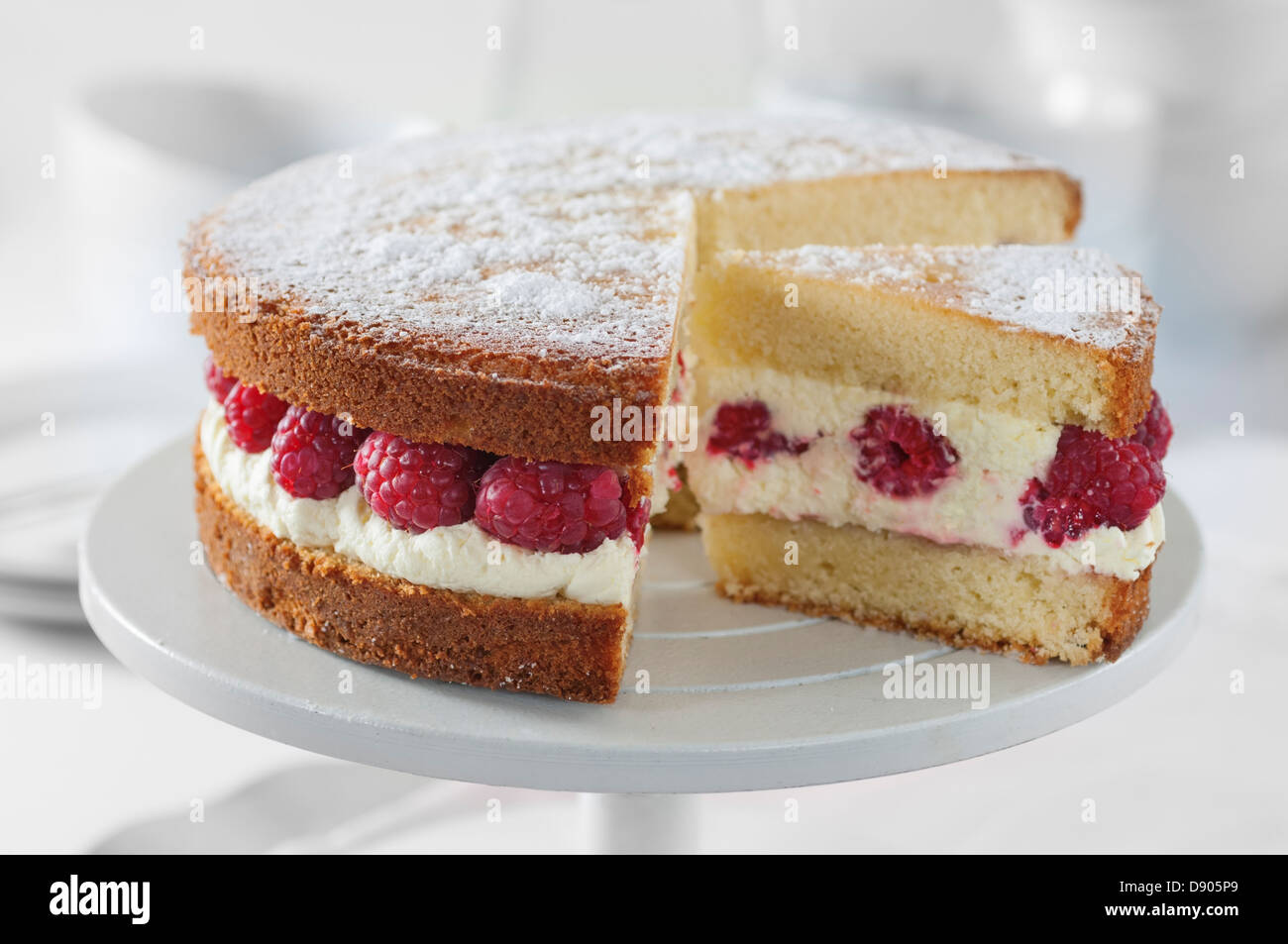Victoria sponge cake hi-res stock photography and images - Alamy