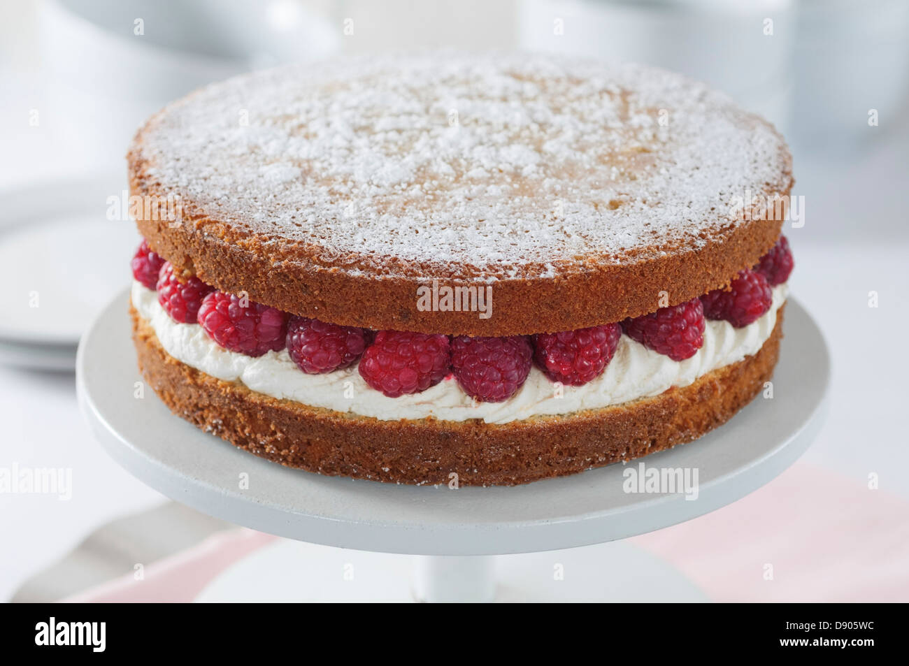 Victoria sponge cake hi-res stock photography and images - Alamy