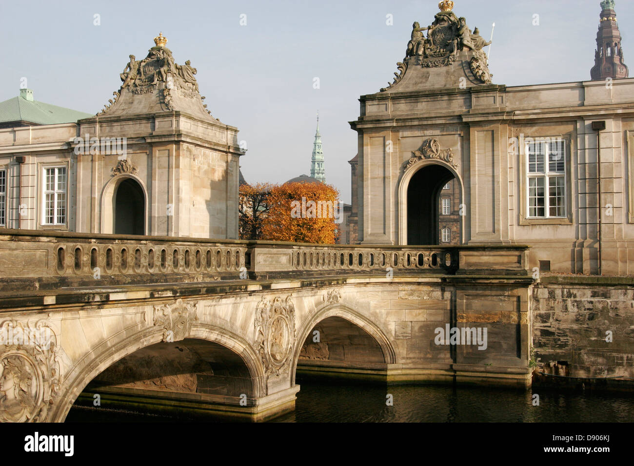 Old bridge leading to Christiansborg Slot (Christiansborg Palace ...