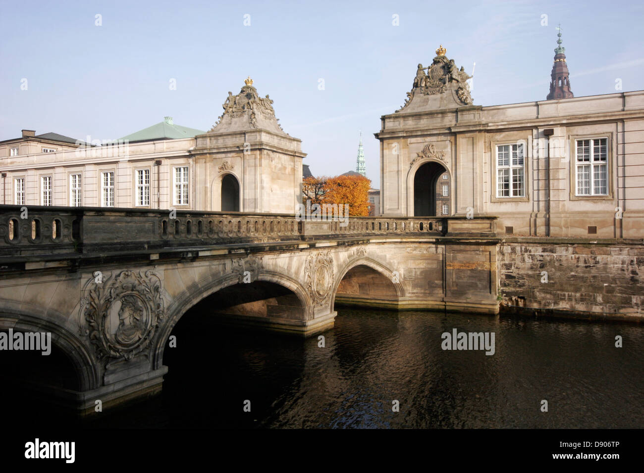 Old bridge leading to Christiansborg Slot (Christiansborg Palace ...