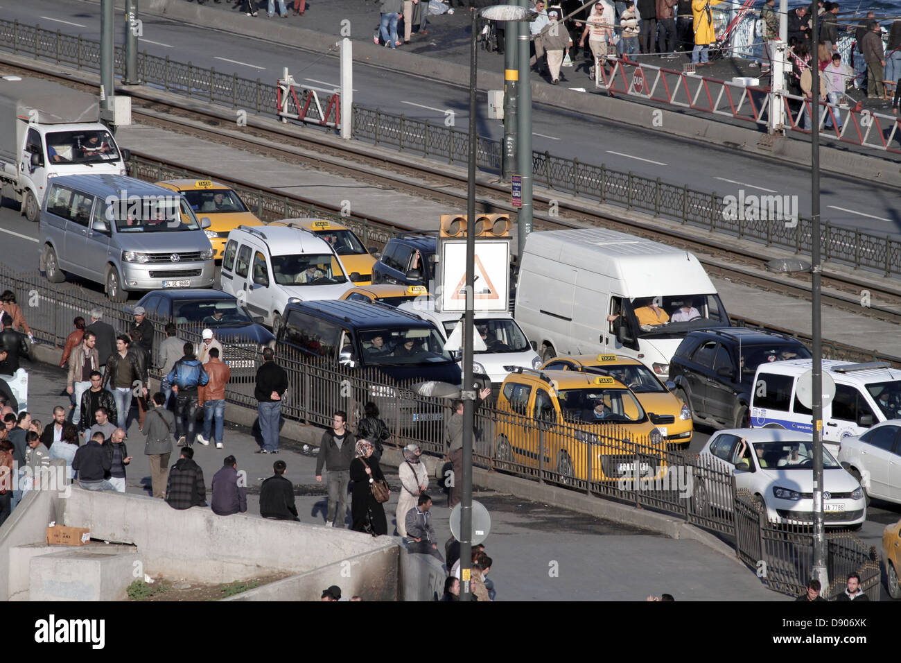 QUEUE OF YELLOW TAXIS & CARS EMINONU ISTANBUL TURKEY 11 November 2012 ...