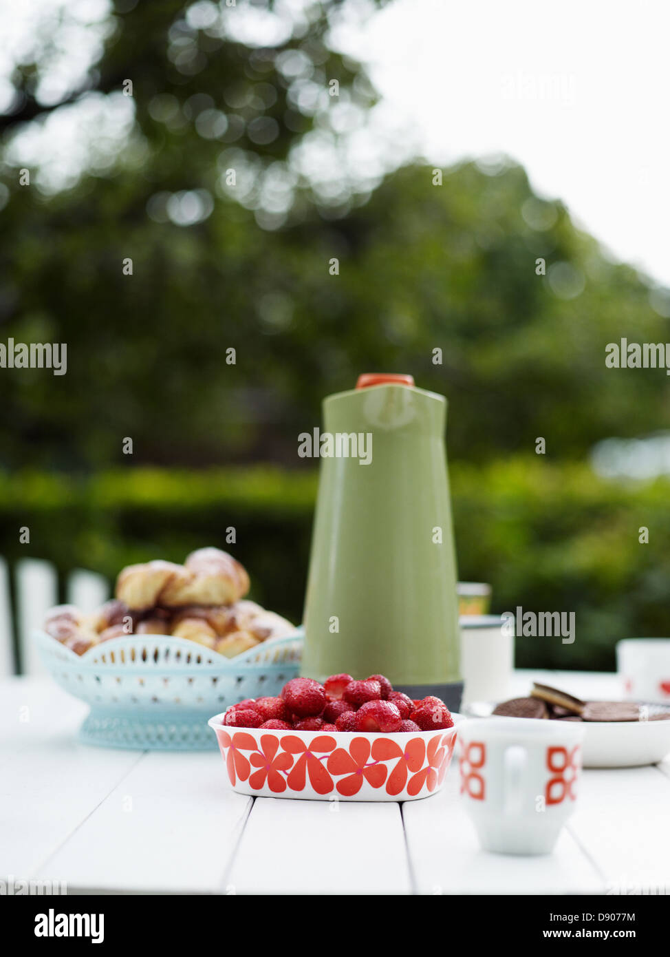 Thermos on table outdoor hi-res stock photography and images - Alamy