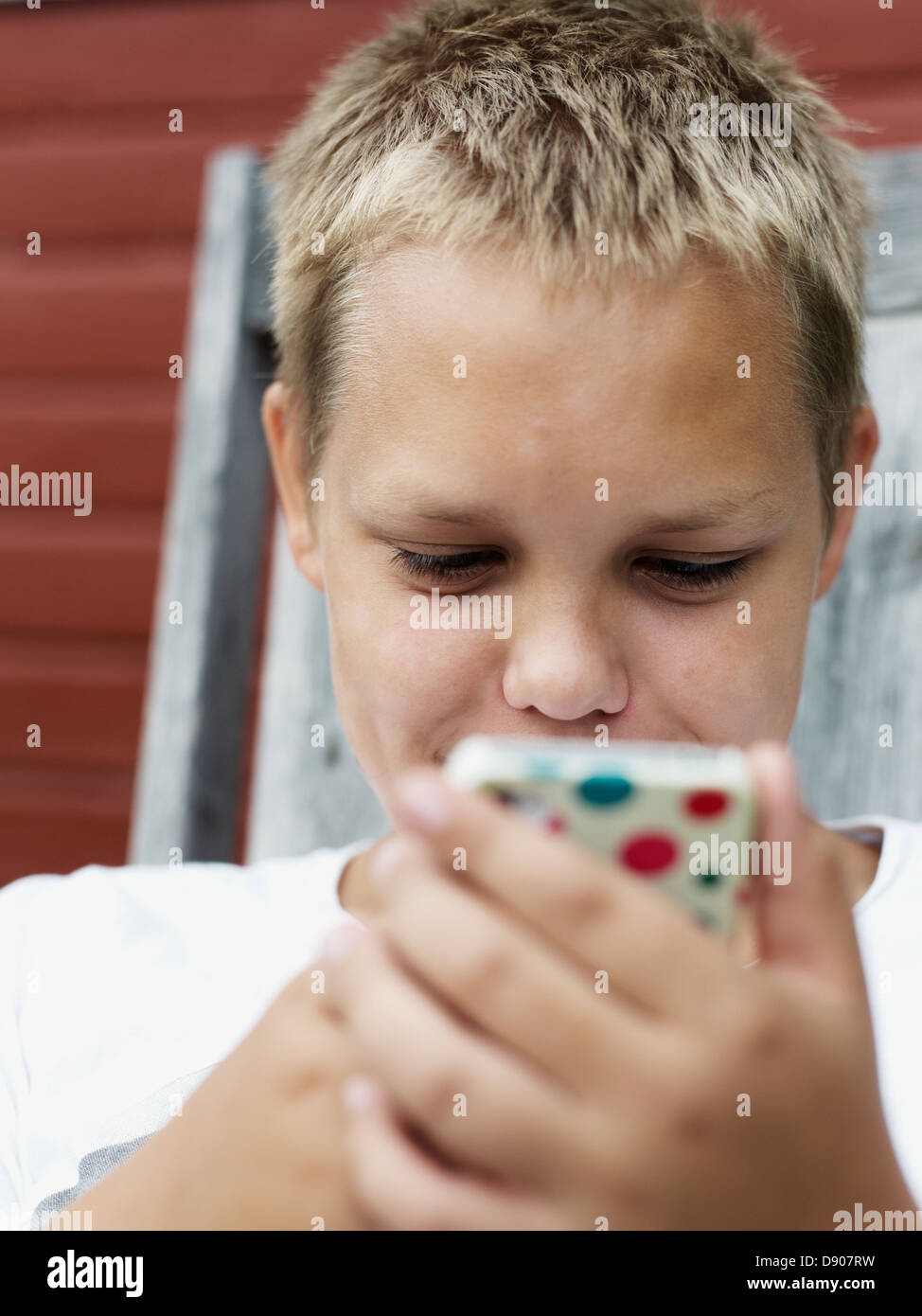 Teenage boy text messaging Stock Photo - Alamy