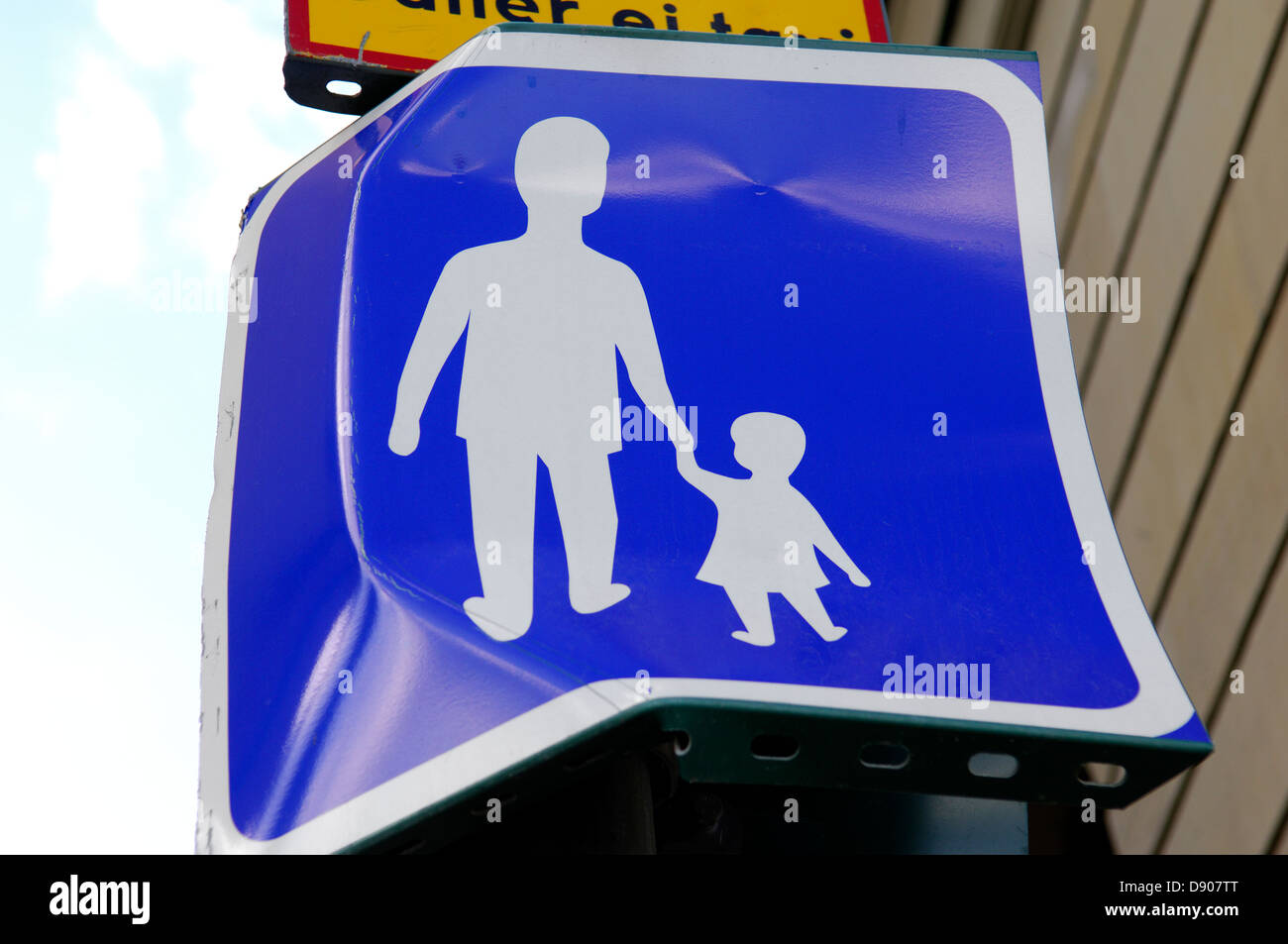 Sign for pathway Stock Photo - Alamy