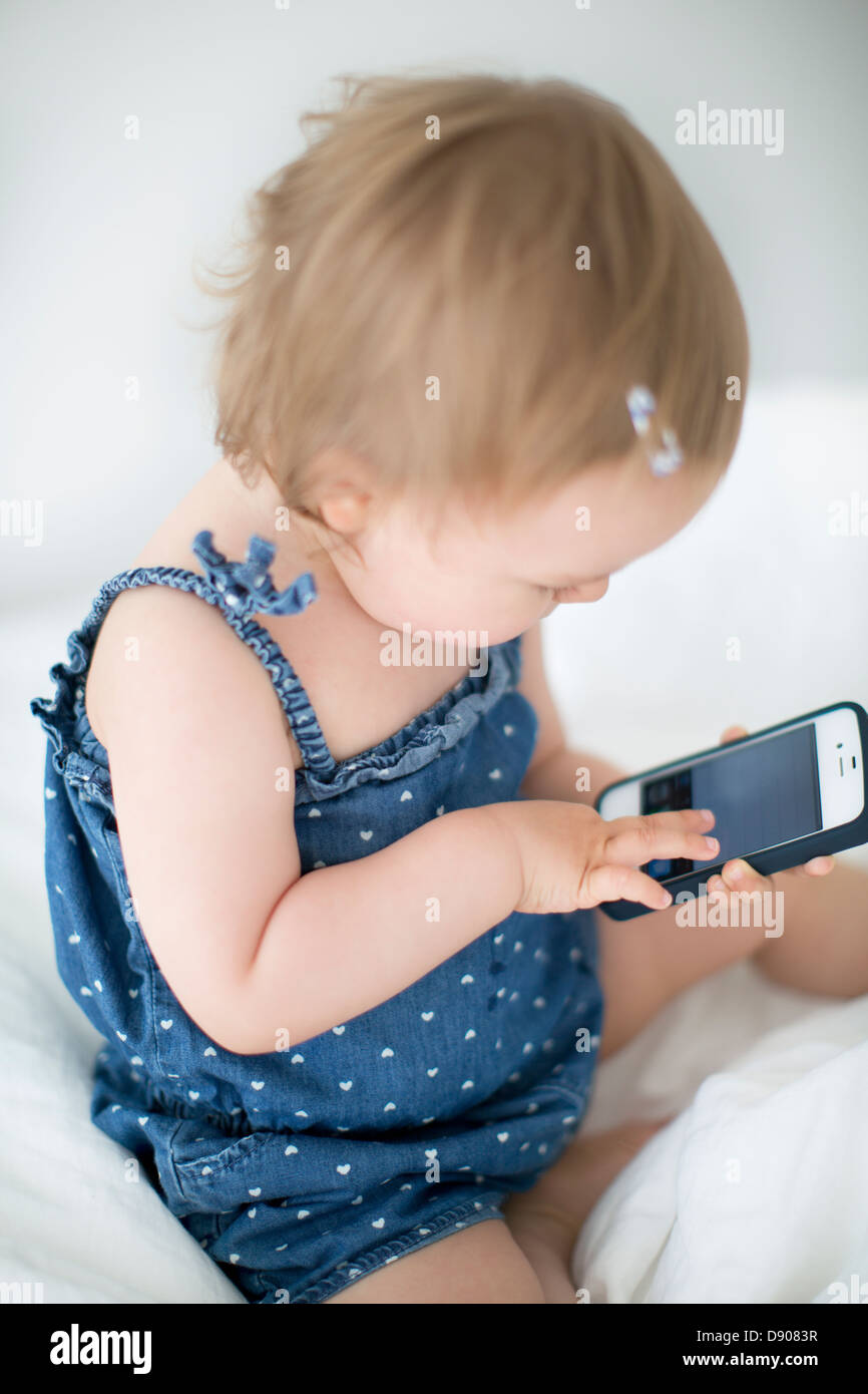 Little girl using cell phone Stock Photo - Alamy