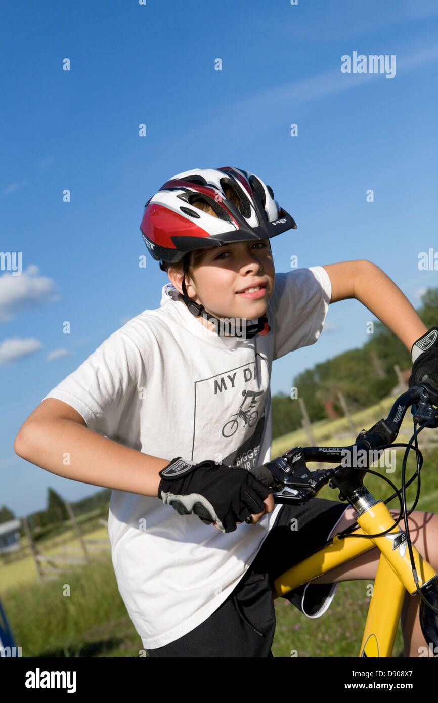 Mountainbike boy hi-res stock photography and images - Alamy