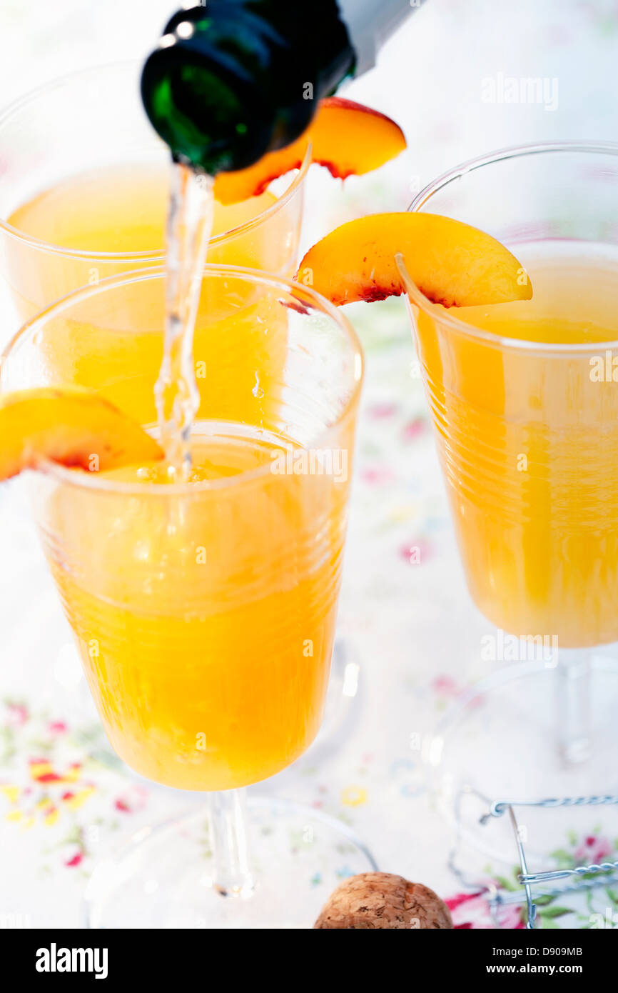 Peach cocktails hi-res stock photography and images - Alamy