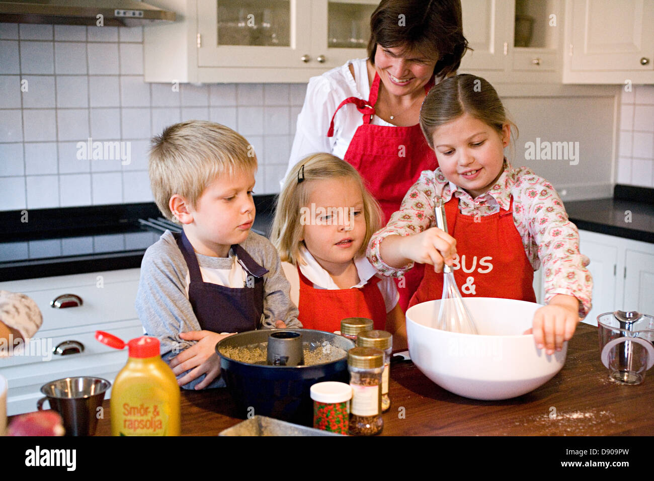 Mother and children baking Stock Photo - Alamy