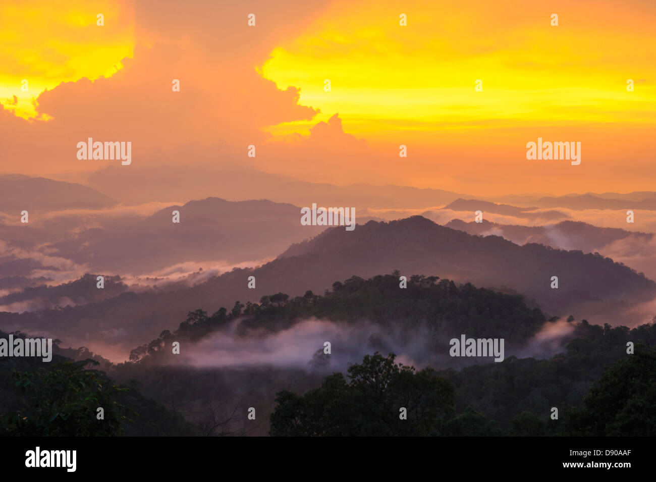 Cloud mountain sunbeam hi-res stock photography and images - Alamy