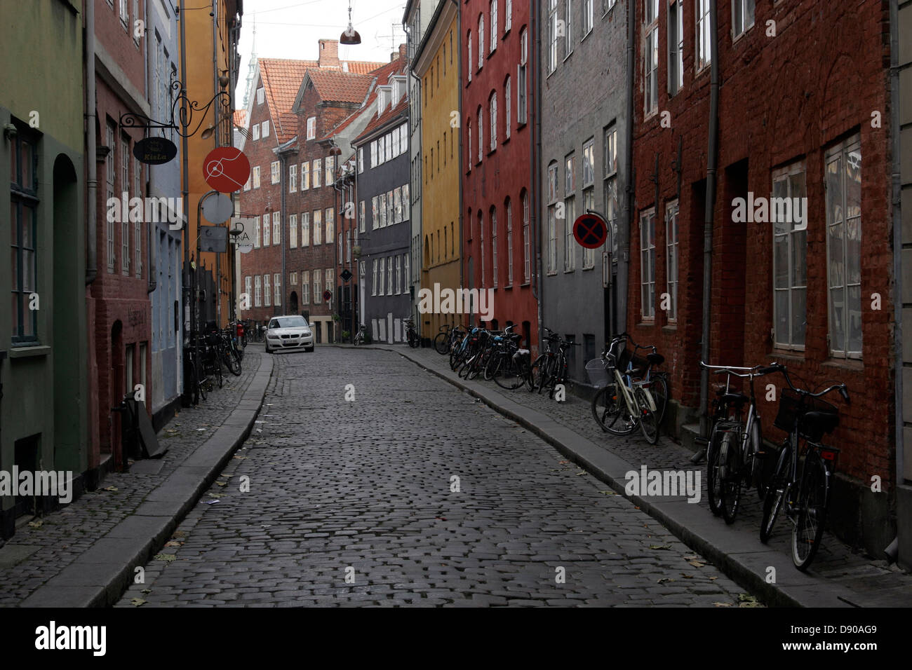 Narrow street in copenhagen denmark hi-res stock photography and images ...
