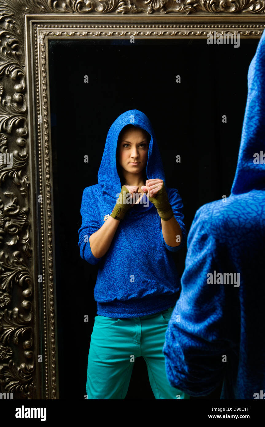 Boxing moves hi-res stock photography and images - Alamy