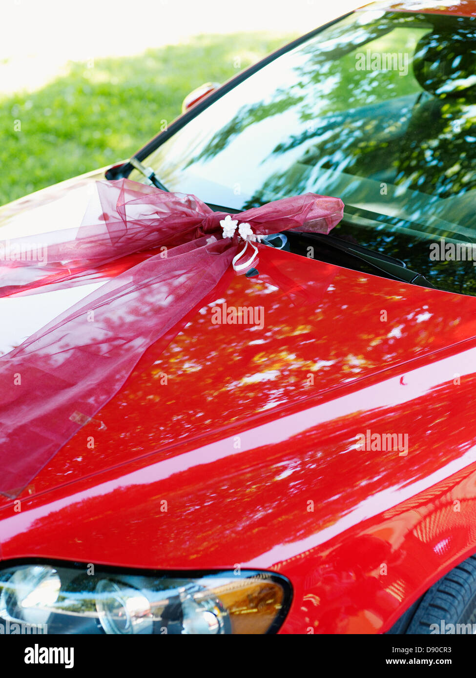 A red car decorated for a wedding Stock Photo - Alamy