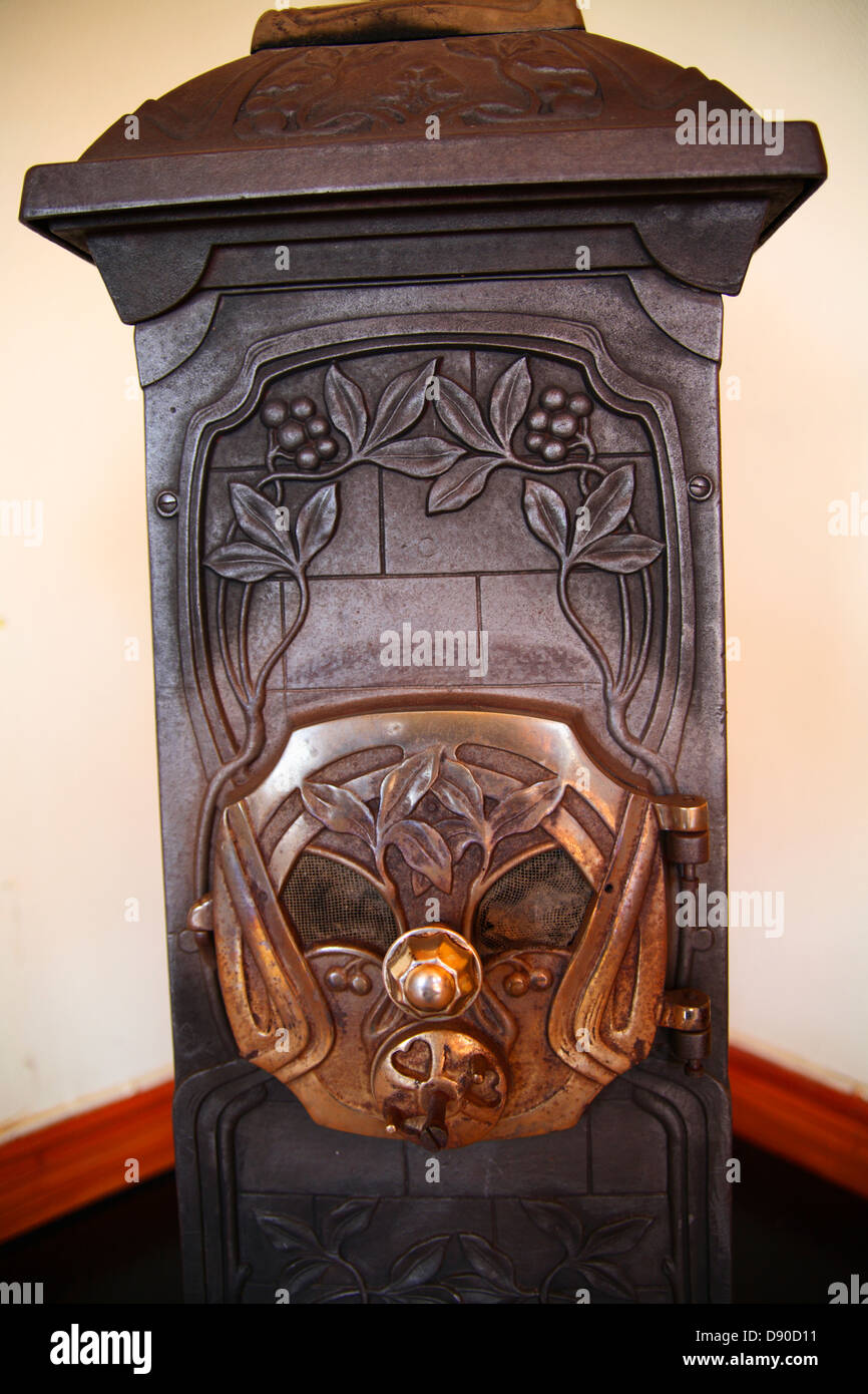 Iron stove hi-res stock photography and images - Alamy