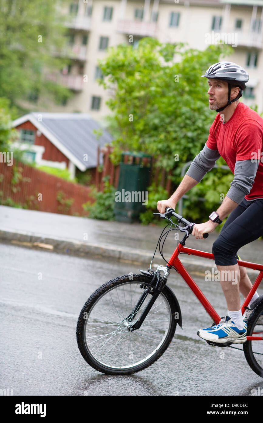 Man riding mountain bike in city Stock Photo - Alamy