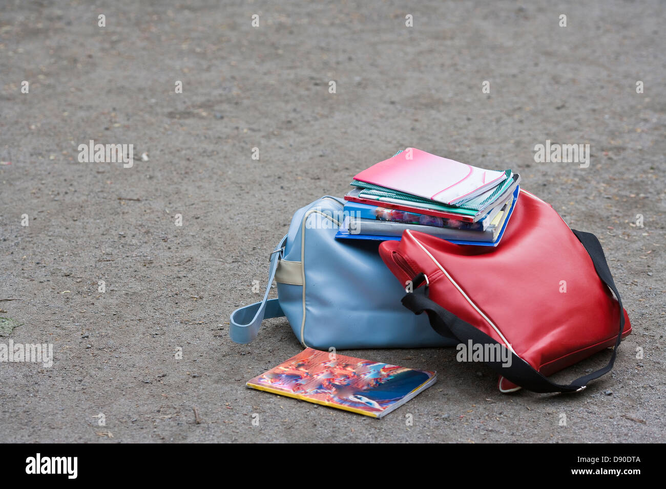 School bag books hi-res stock photography and images - Alamy