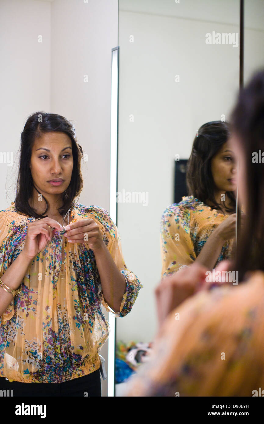 Trying on clothes shop hi-res stock photography and images - Alamy