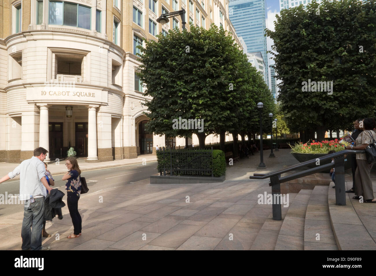 view of Cabot Square Canary Wharf Stock Photo - Alamy