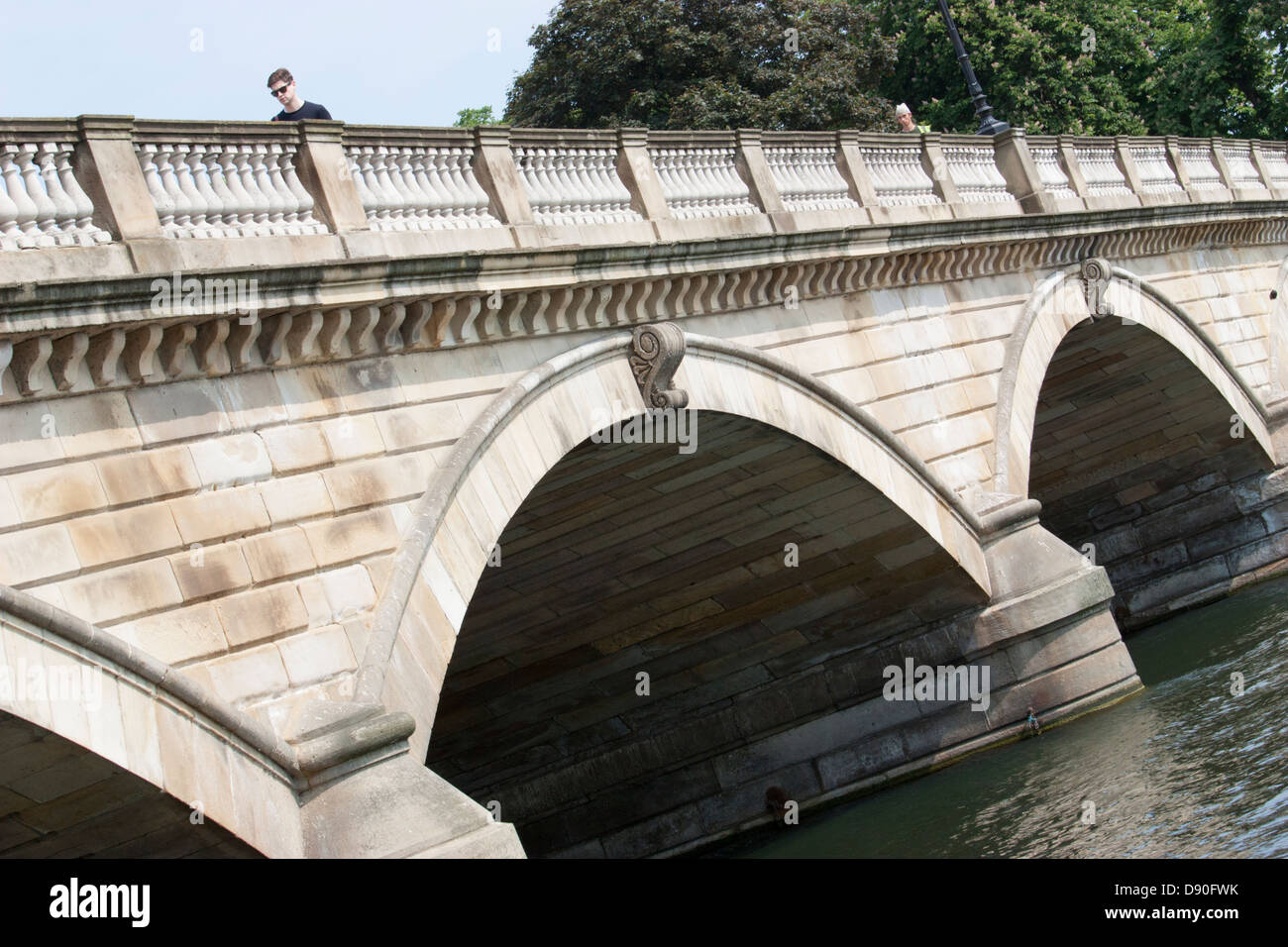 Serpentine bridge hyde park hi-res stock photography and images - Alamy