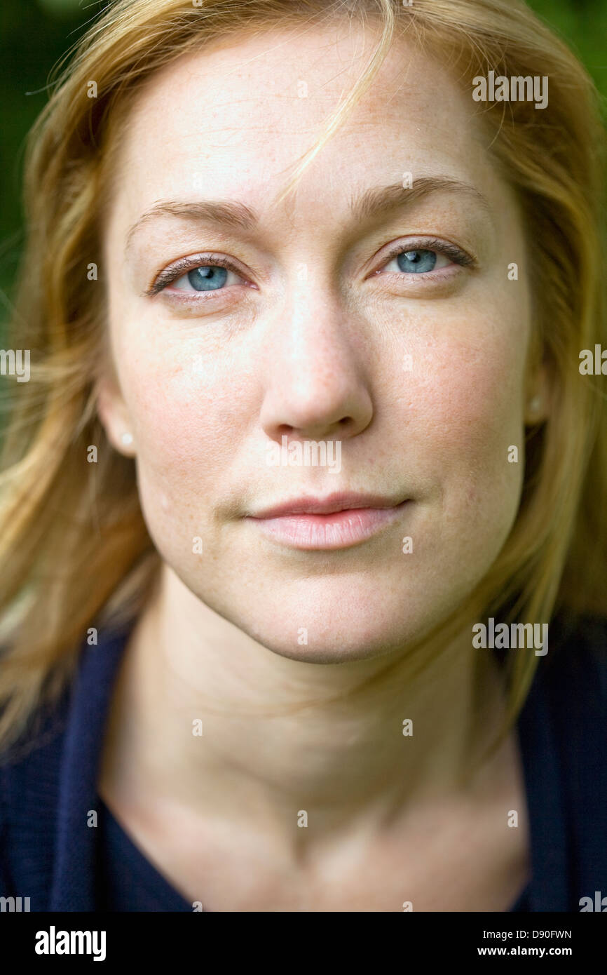 Portrait of woman smiling Stock Photo - Alamy