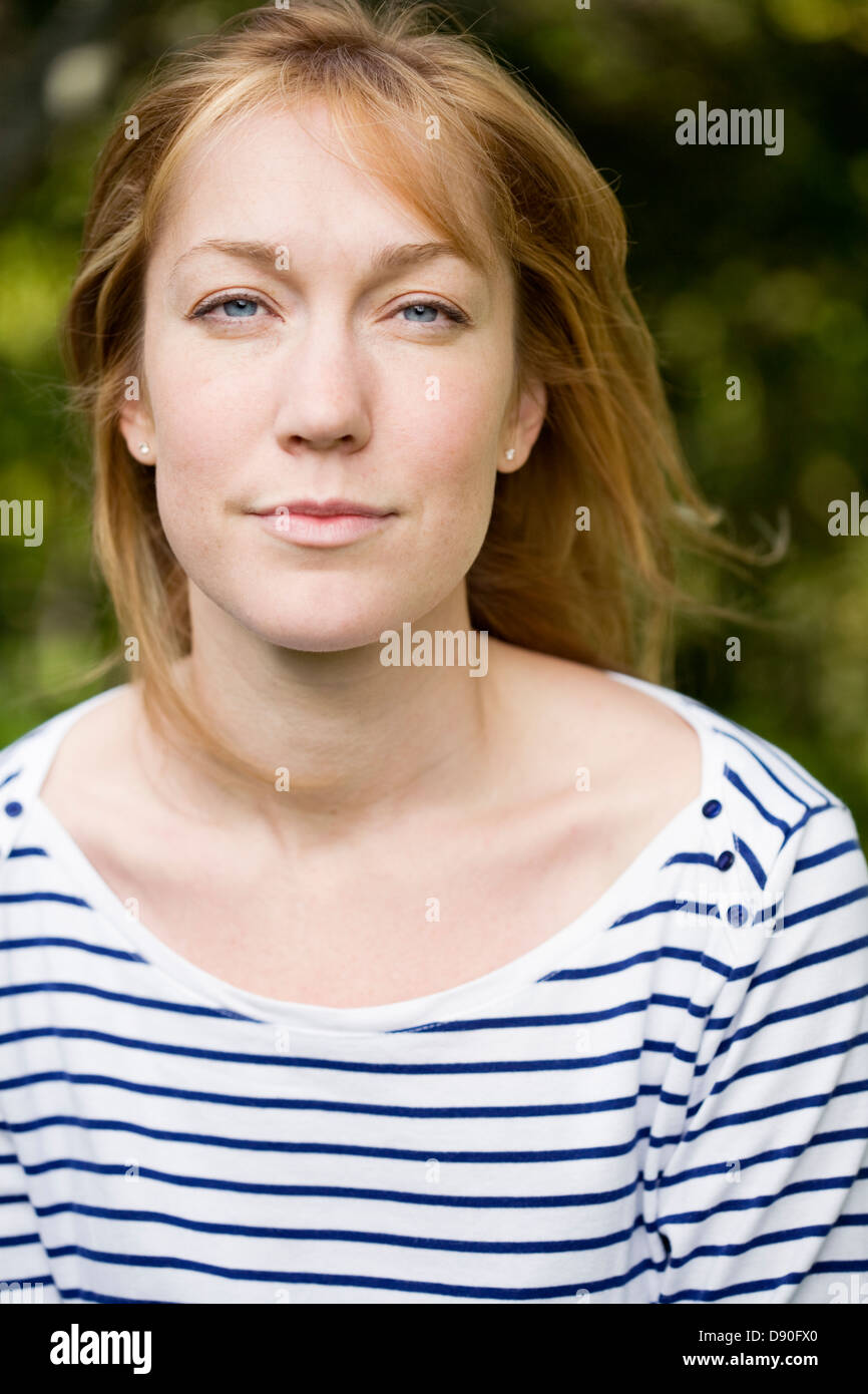Portrait of woman smiling Stock Photo - Alamy